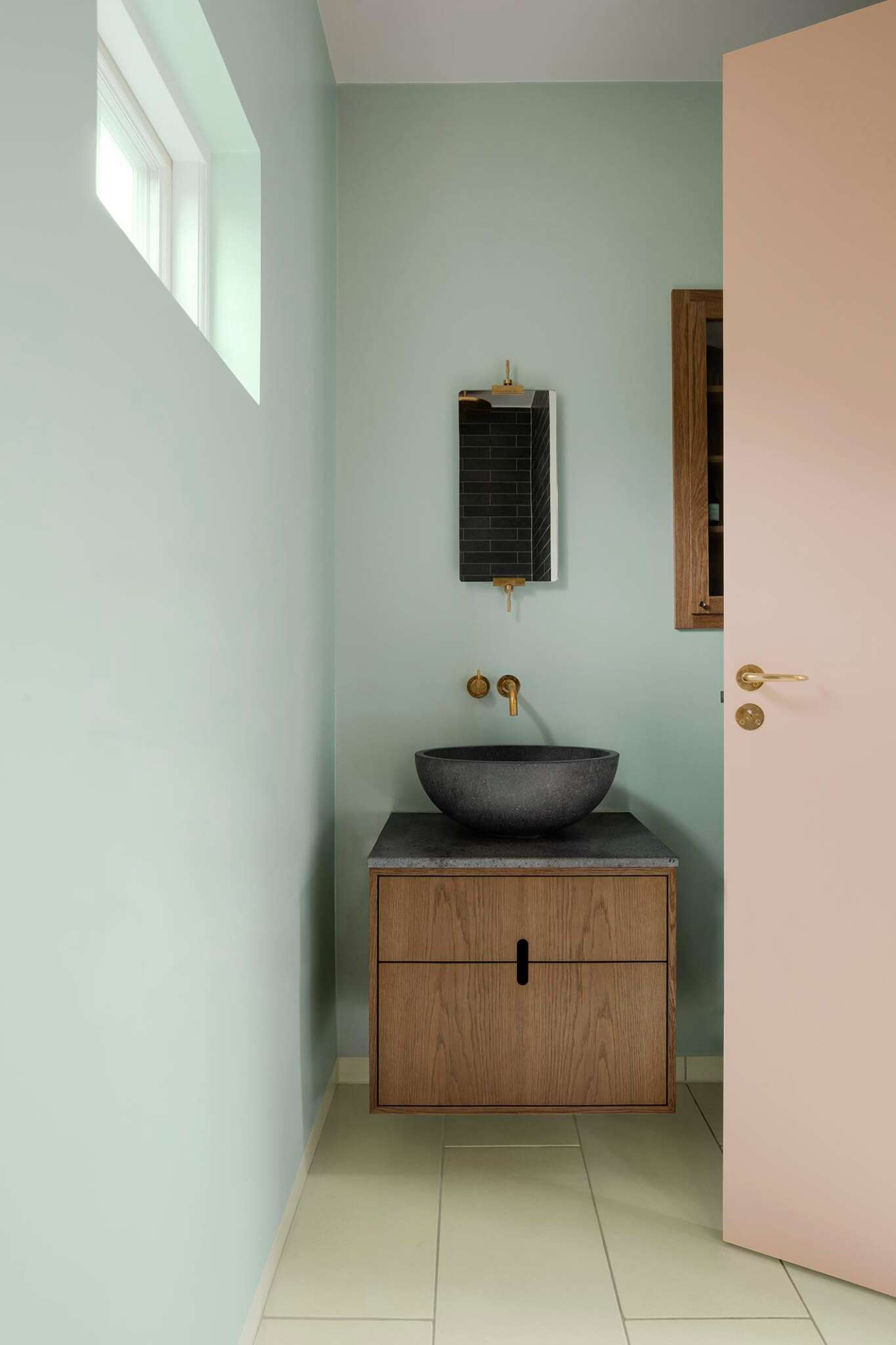 Cross-patterned lava stone bathroom - Designed by Made a Mano