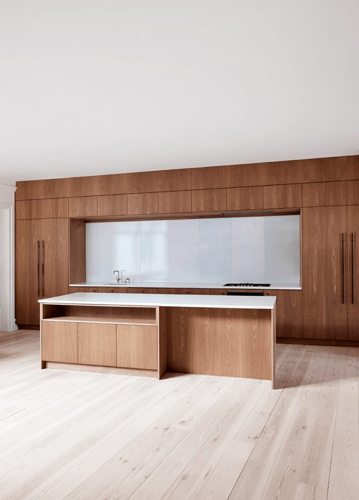 Off-white lava stone kitchen - By Made a Mano.