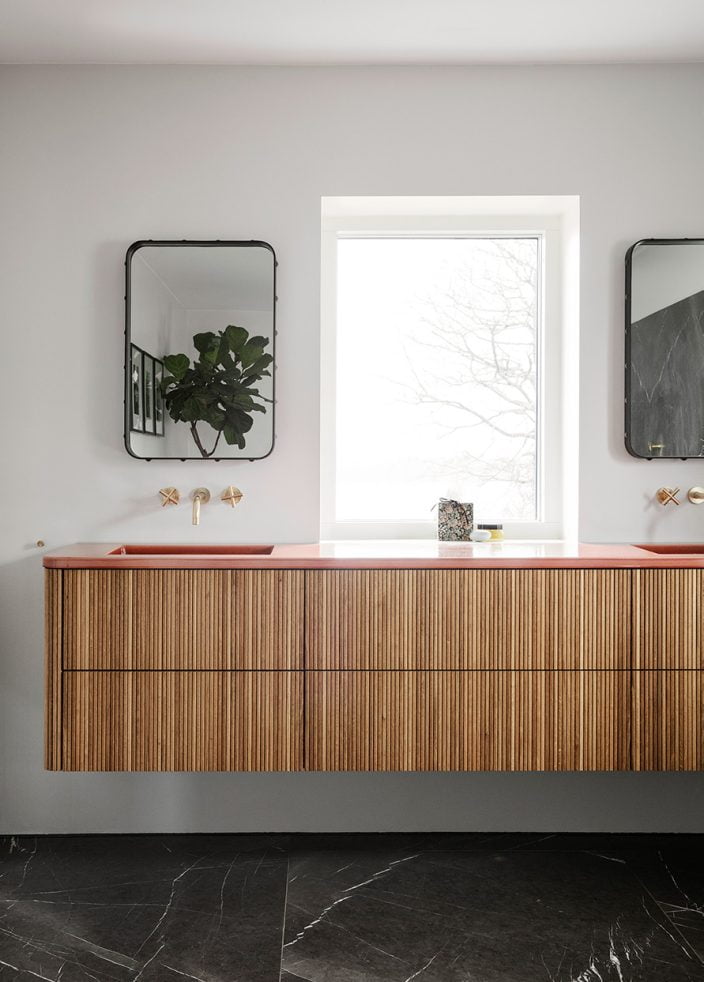 Rust red lava stone bathroom - By Made a Mano.