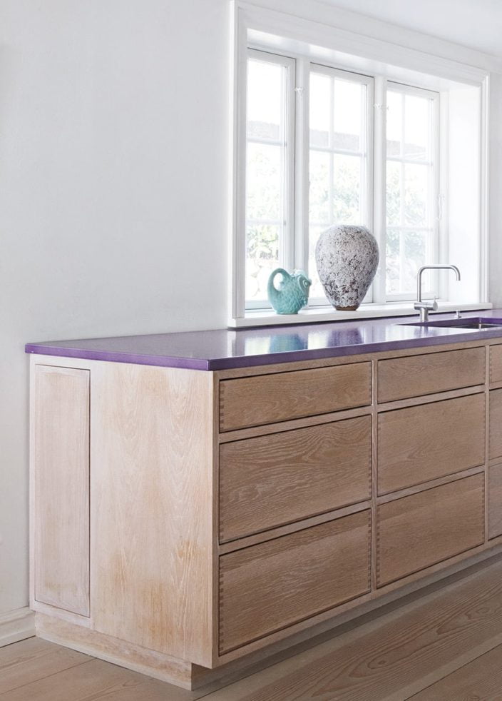 Purple lava stone kitchen - By Made a Mano.