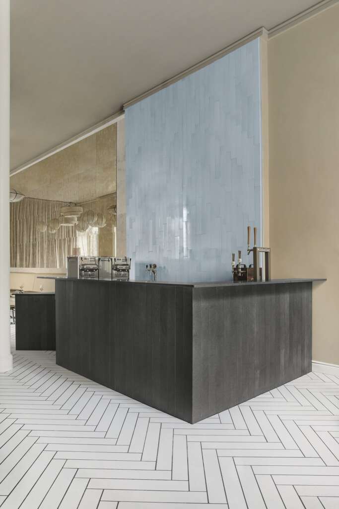 Off-white lava stone kitchen - By Made a Mano.