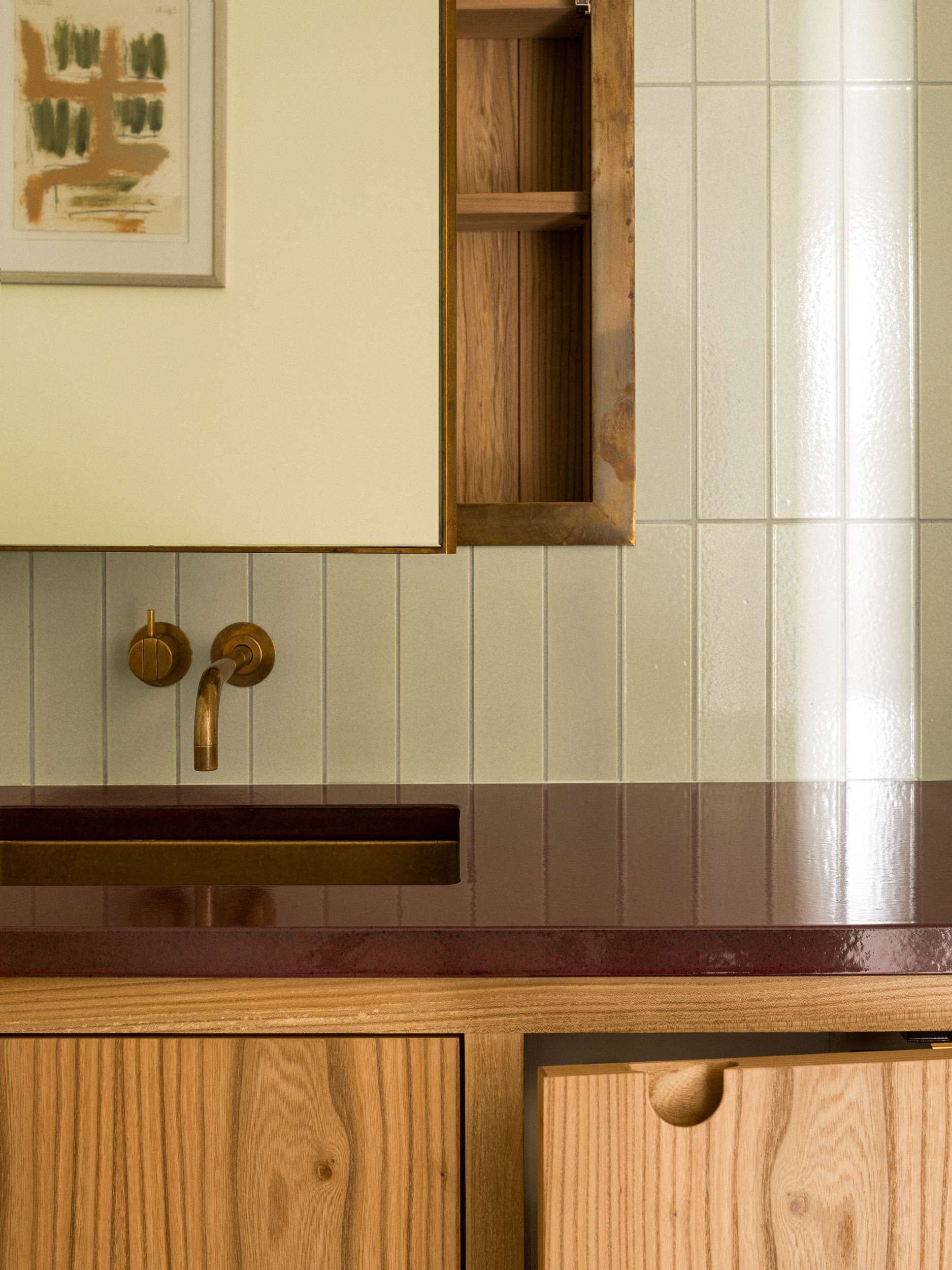 Cream coloured and speckled burgundy lava stone bathroom - By Made a Mano