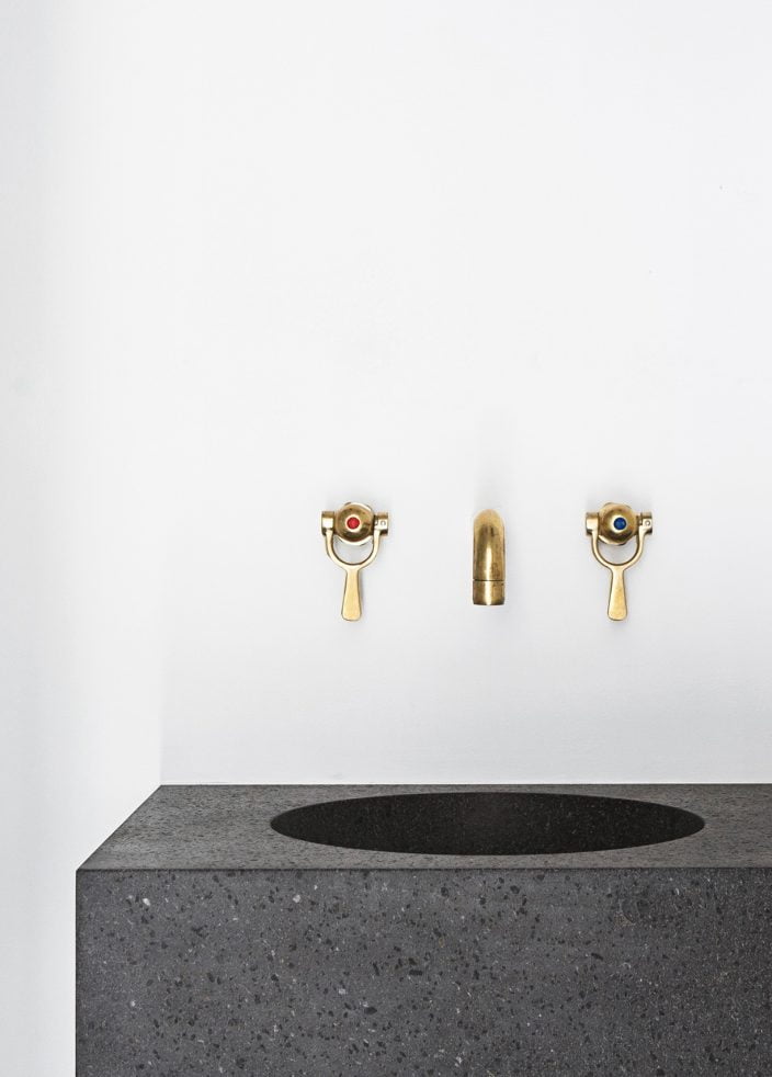 Natural raw lava stone bathroom - Made a Mano